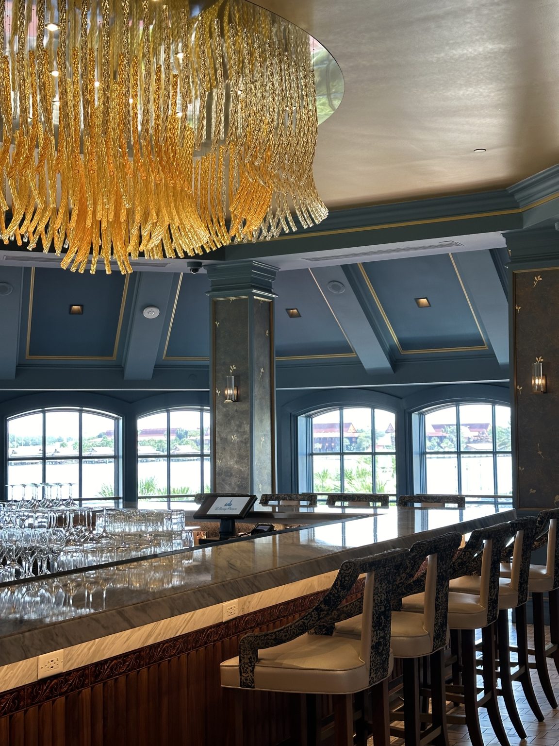 Disney World's Enchanted Rose Lounge: A Perfect Escape For Orlando ...