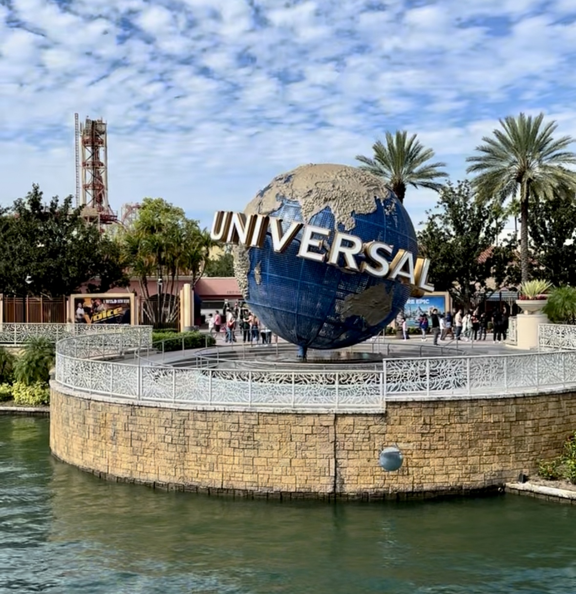 The Ultimate Theme Park Packing List: What To Bring To Universal ...